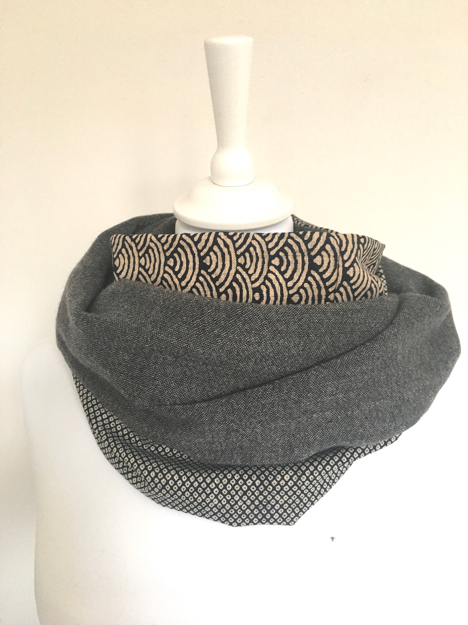Snood homme Écharpe laine gris patchwork uni et motifs japonais fermée ...