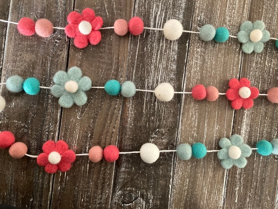 Spring garland. Daisy garland. Felt ball garland. Felt daisy. | Etsy