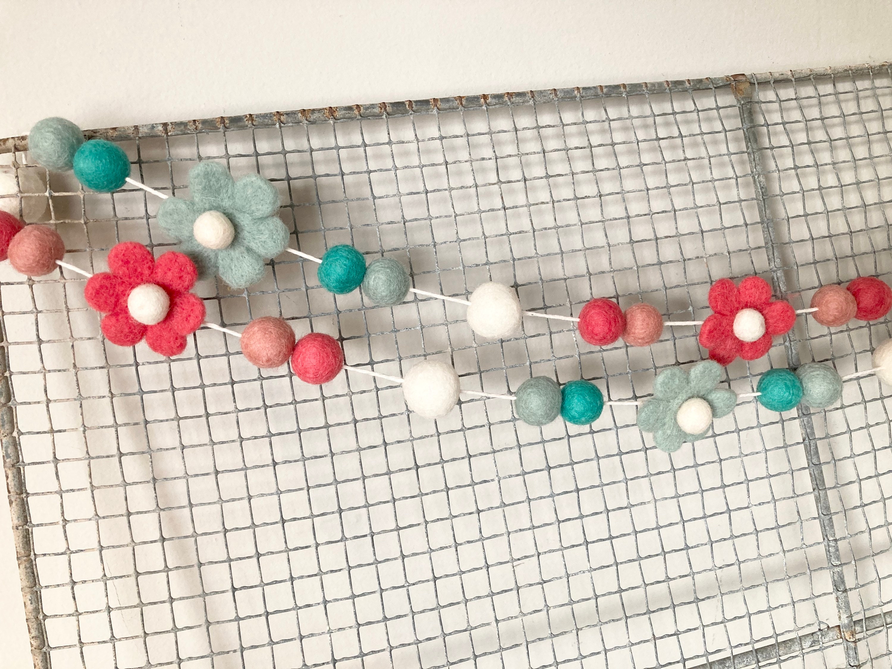 Spring garland. Daisy garland. Felt ball garland. Felt daisy. | Etsy