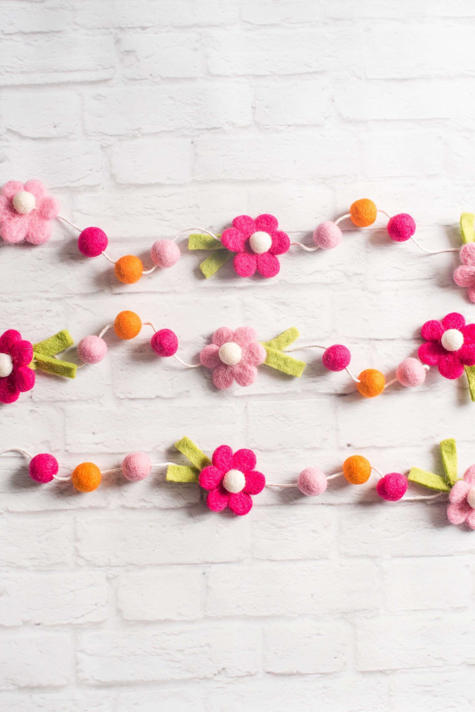 Spring garland. Daisy garland. Felt ball garland. Felt daisy. | Etsy