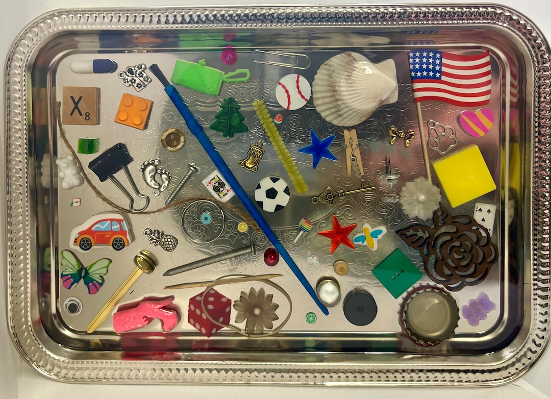 I Spy 50 Trinkets Resin Decorative Tray, Party Tray, Coffee Table Tray ...