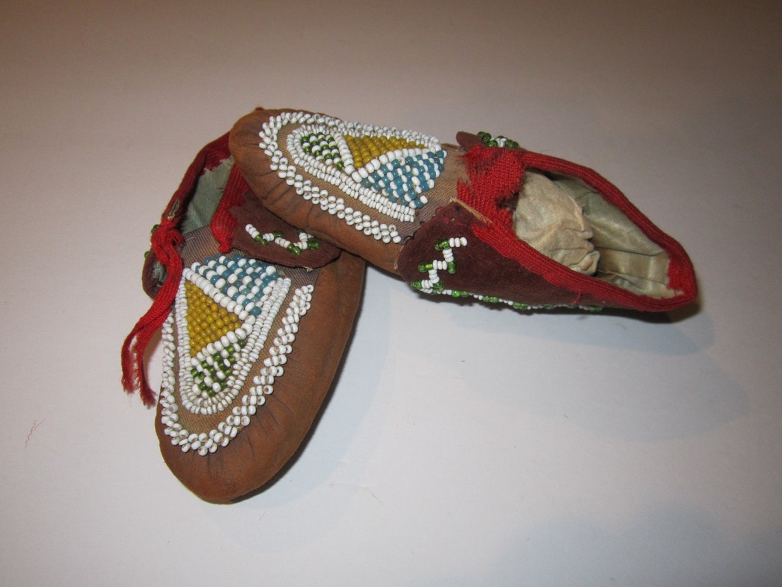 Mohawk Beaded Child's Moccasins Ca. 1900 - Beadwork Intact on Deerskin ...