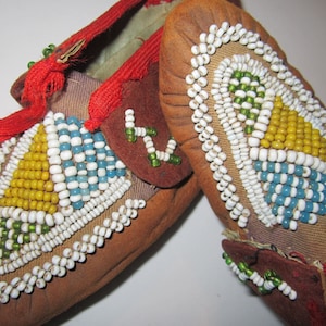Mohawk Beaded Child's Moccasins Ca. 1900 - Beadwork Intact on Deerskin ...