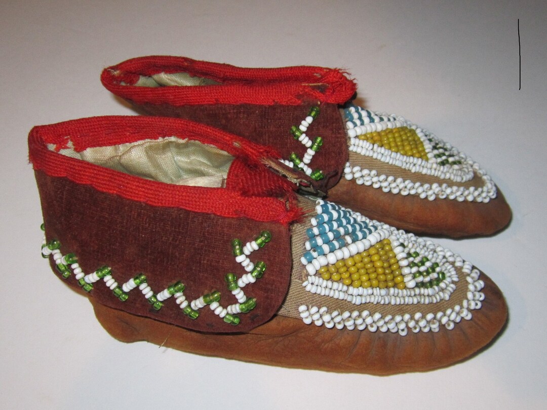 Mohawk Beaded Child's Moccasins Ca. 1900 - Beadwork Intact on Deerskin ...