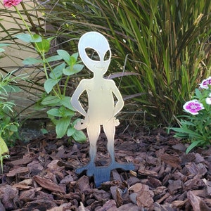 Small Alien Yard Stake | Rusty Metal Funny Martian UFO Garden Yard Art ...