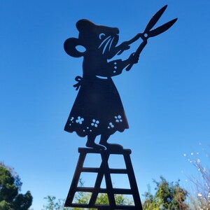Cute Garden Mouse Plant Stake – Unique Rustic Lawn Ornament - Metal ...