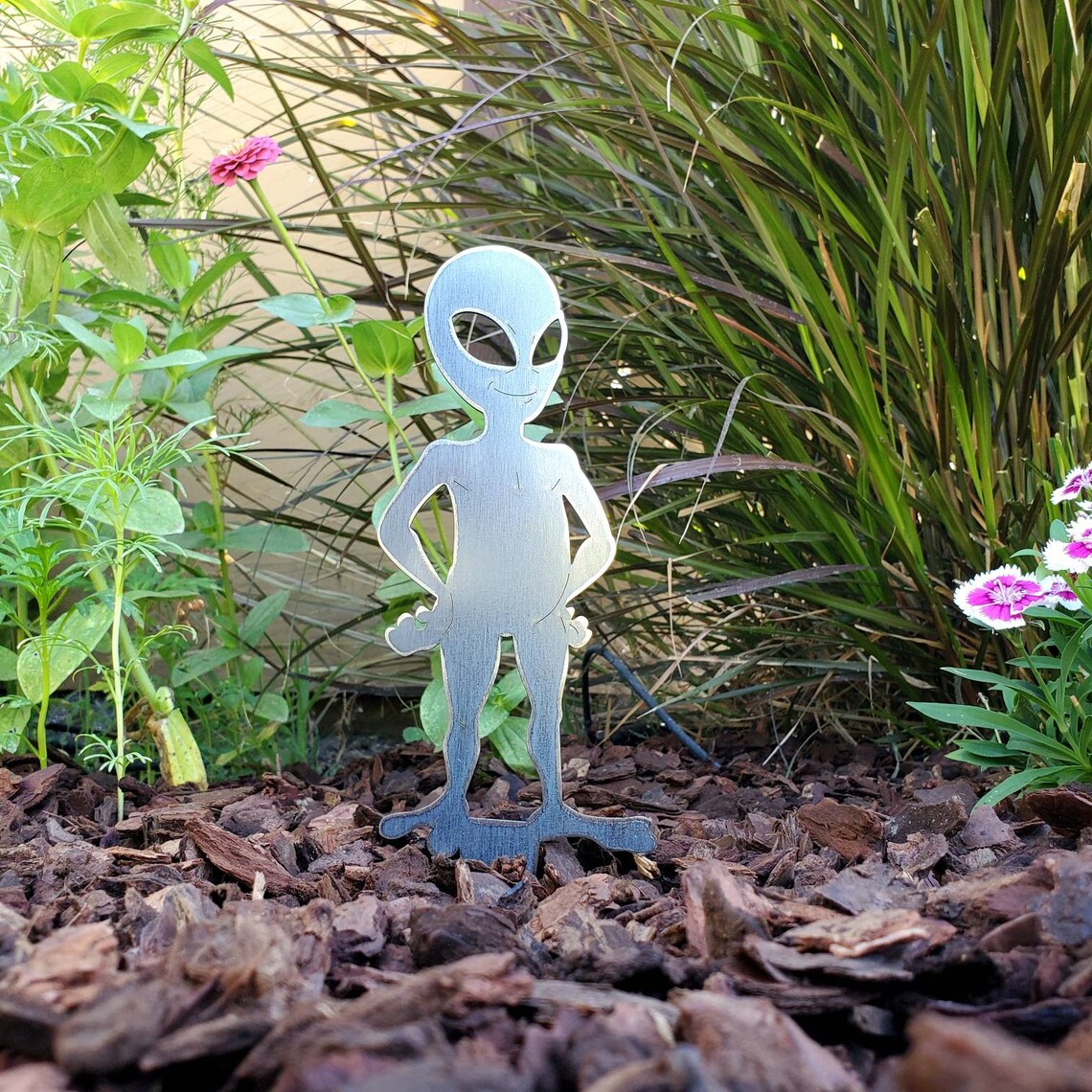 Small Alien Yard Stake Rusty Metal Funny Martian UFO Garden - Etsy
