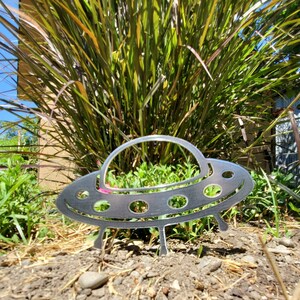 UFO Spaceship Yard Stake | Rusty Metal Alien Garden Yard Art | Outer ...