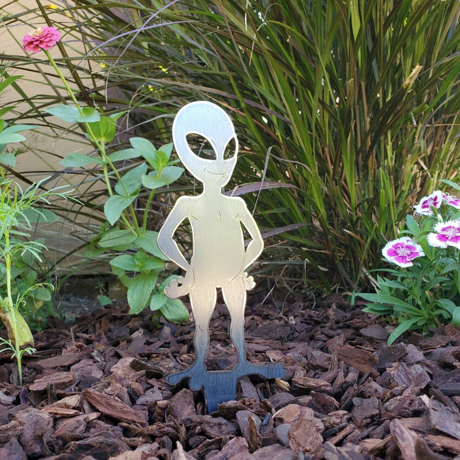 Small Alien Yard Stake Rusty Metal Funny Martian UFO Garden - Etsy