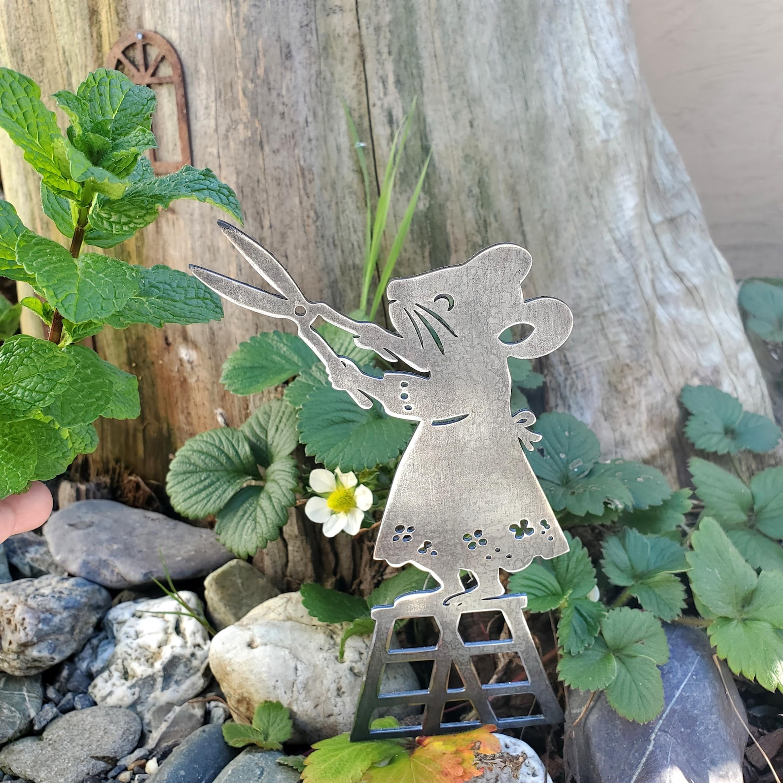 Cute Garden Mouse Plant Stake – Unique Rustic Lawn Ornament - Metal ...