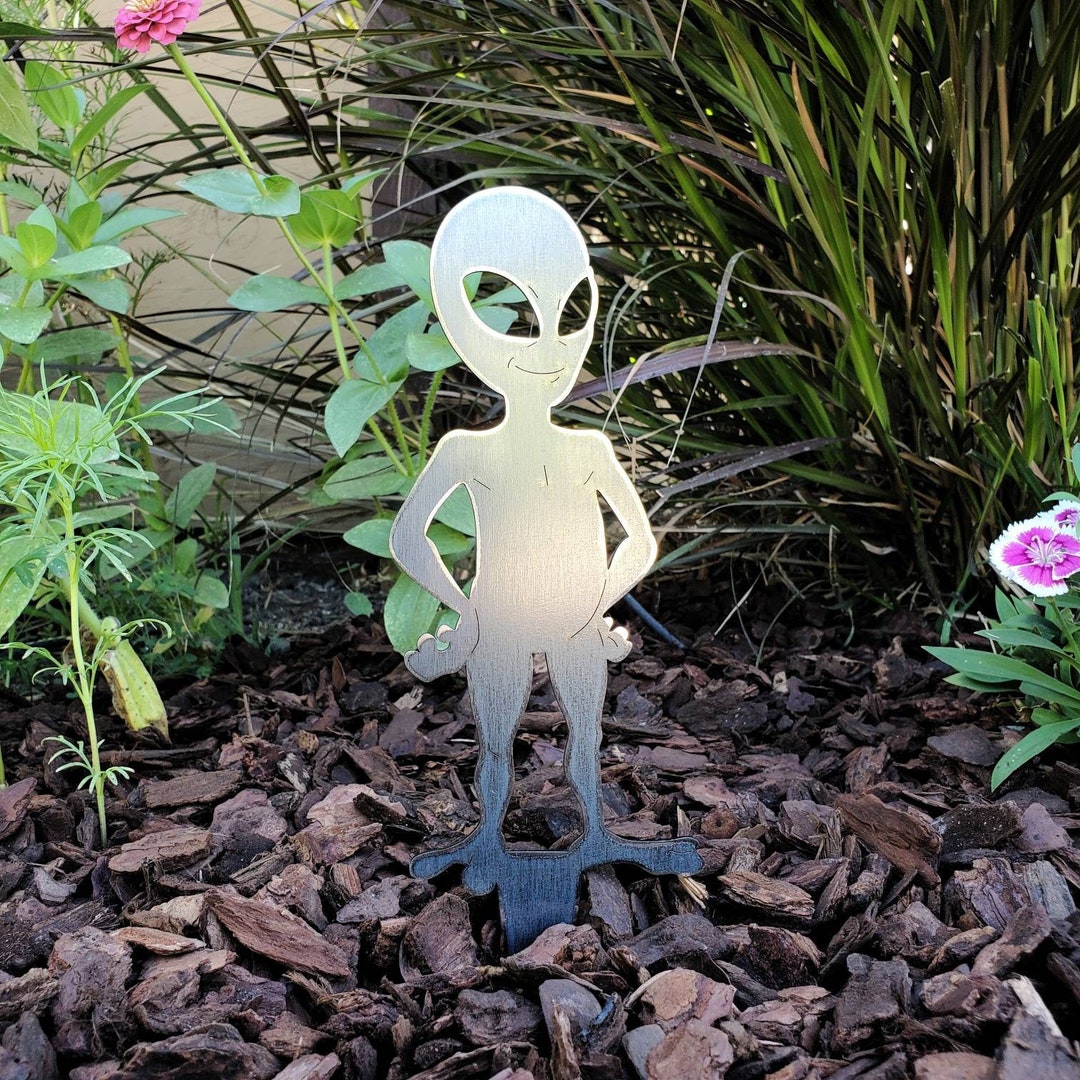 Small Alien Yard Stake | Rusty Metal Funny Martian UFO Garden Yard Art ...