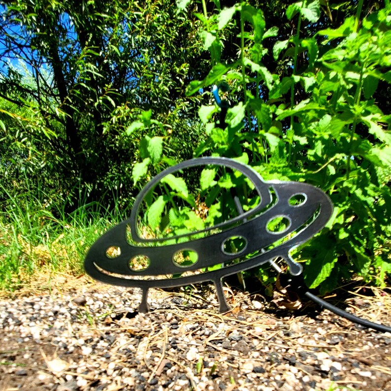 UFO Spaceship Yard Stake Rusty Metal Alien Garden Yard Art - Etsy