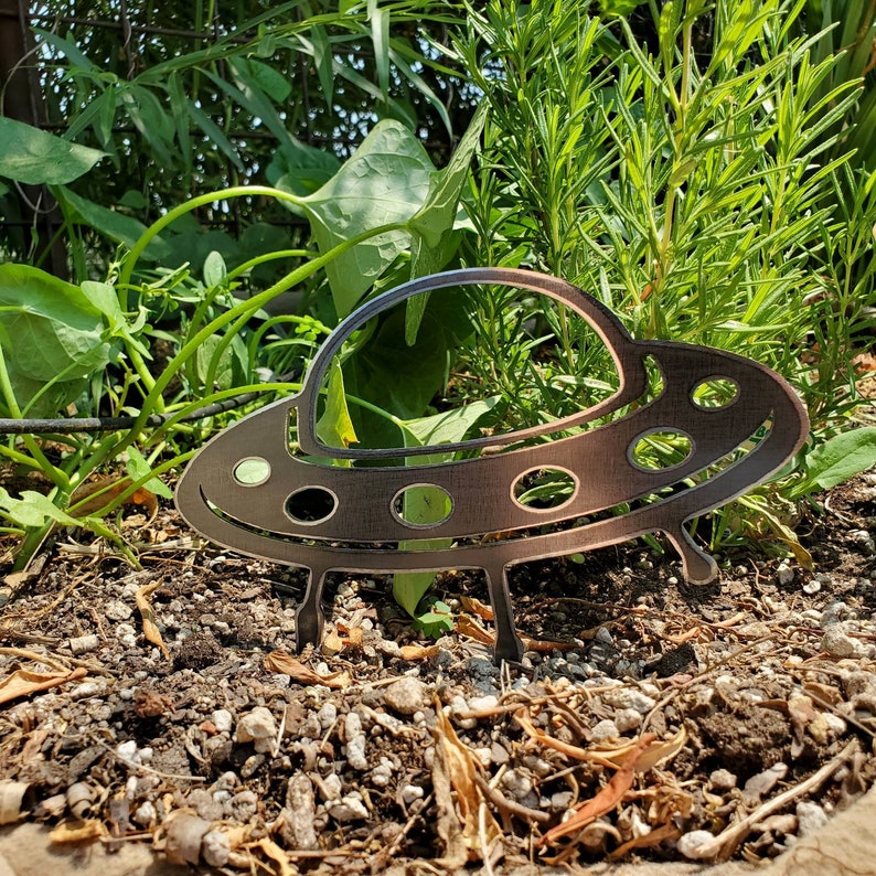 UFO Spaceship Yard Stake Rusty Metal Alien Garden Yard Art - Etsy