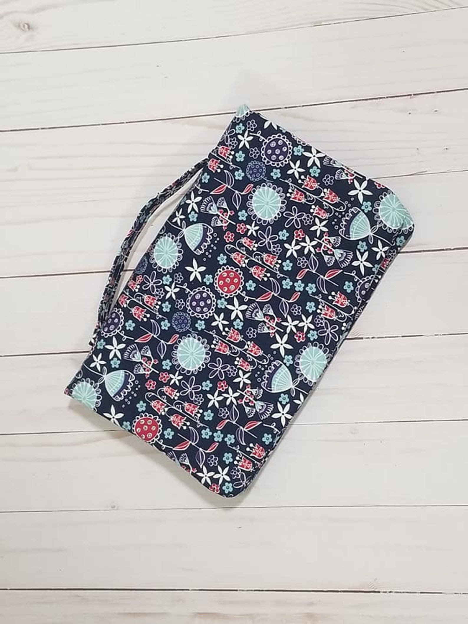 PDF Sewing Pattern Natalie Pouch SVG and Video Vinyl Pouch | Etsy UK