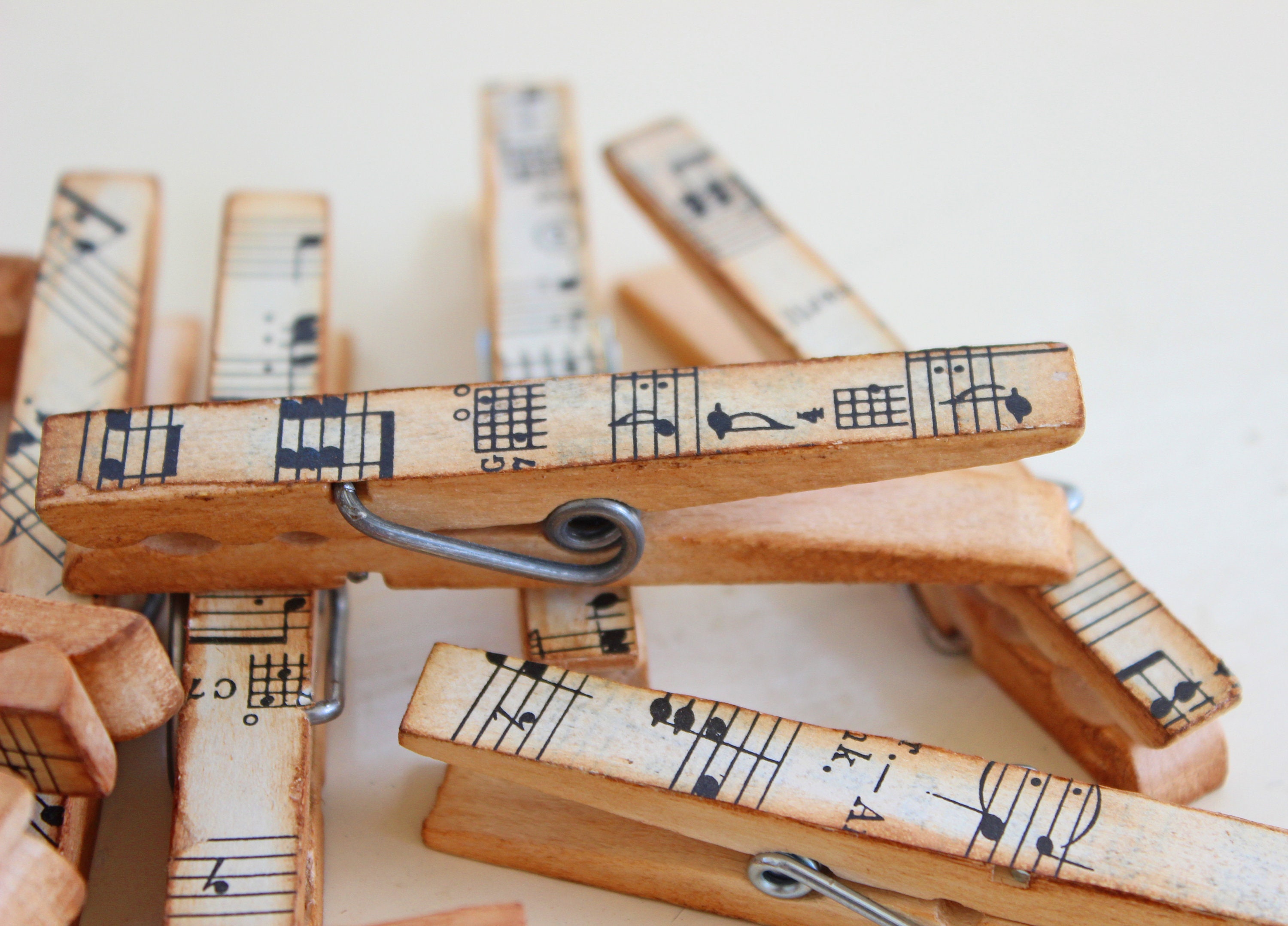 Vintage MUSIC NOTE Ephemera Clothespins, Decorative Card Display ...