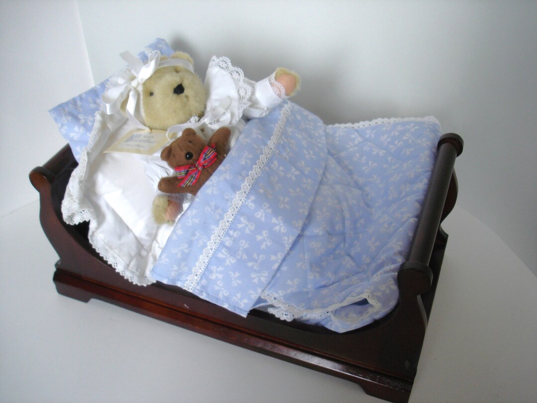 Muffy Vanderbear Sweet Dreams & Wood Sleigh Bed With Signature Bedding ...