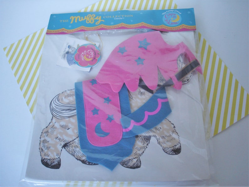 Oatsie Cirque De La Lune: A Looney Circus - Etsy