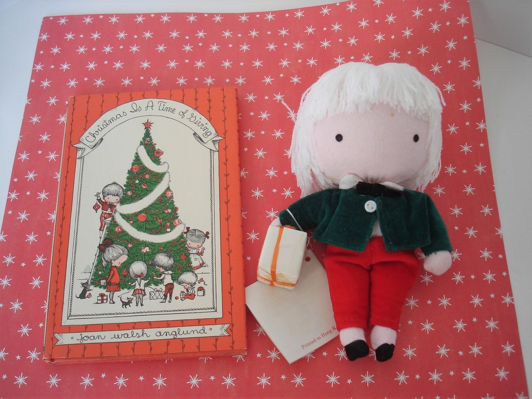 Joan Walsh Anglund Christmas is a Time of Giving Book 1961 & Christmas ...