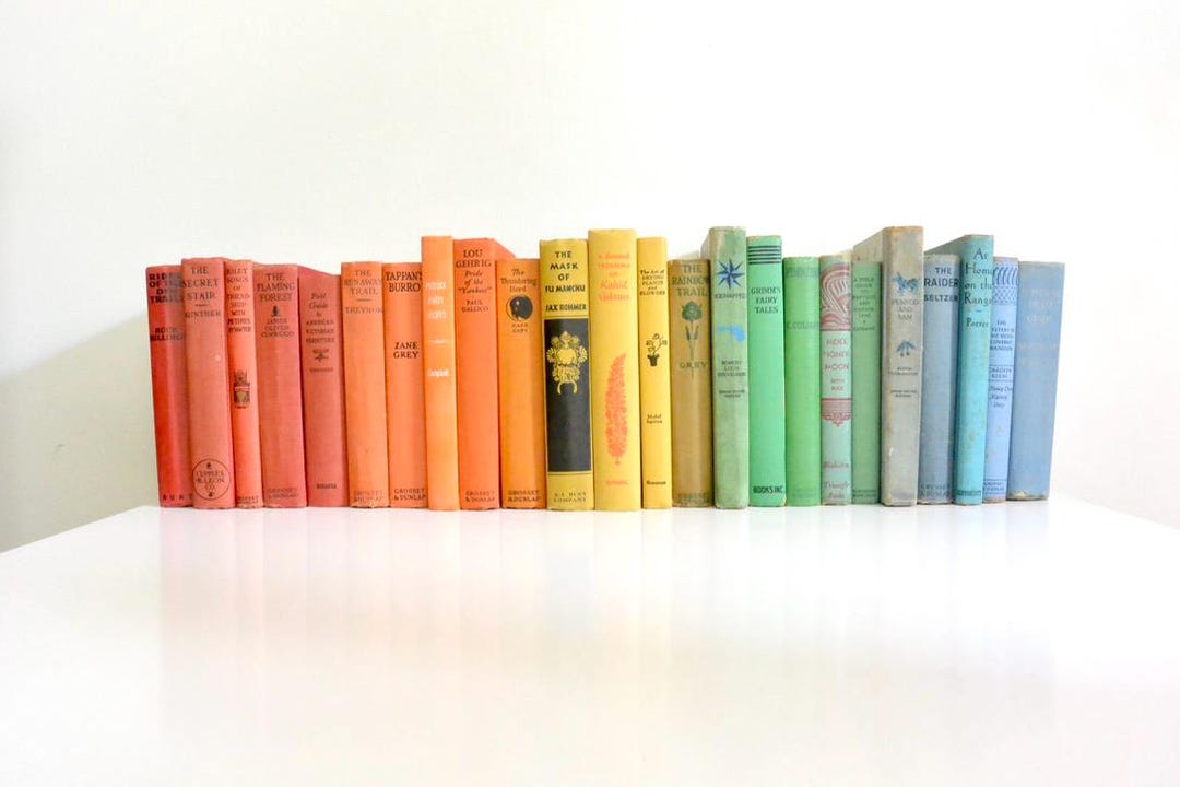 Vintage Hardcover Book Collections / Color Coordinated Book Stack ...