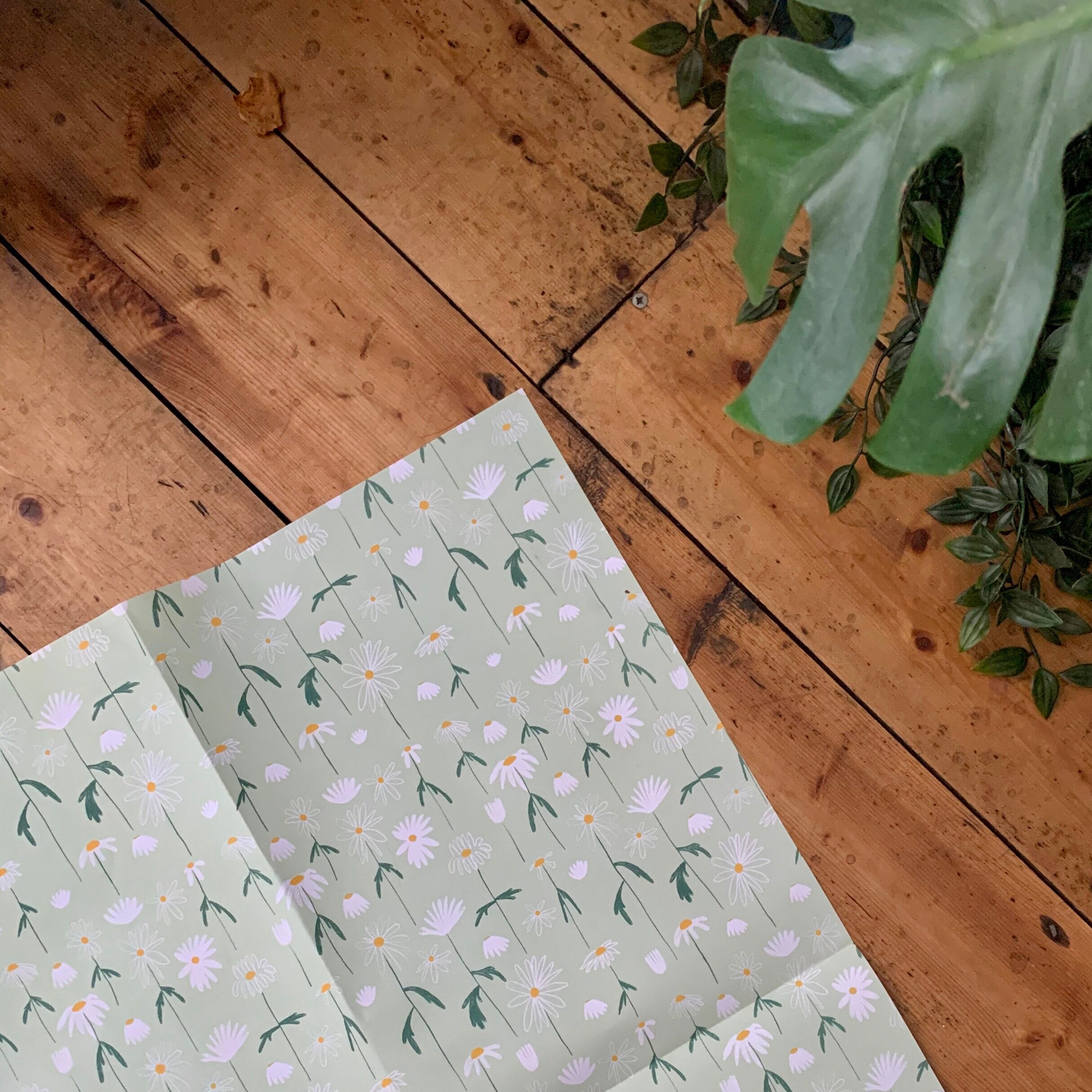 Illustrated Daisy Floral Pattern Wrapping Paper Gift Wrap | Etsy UK