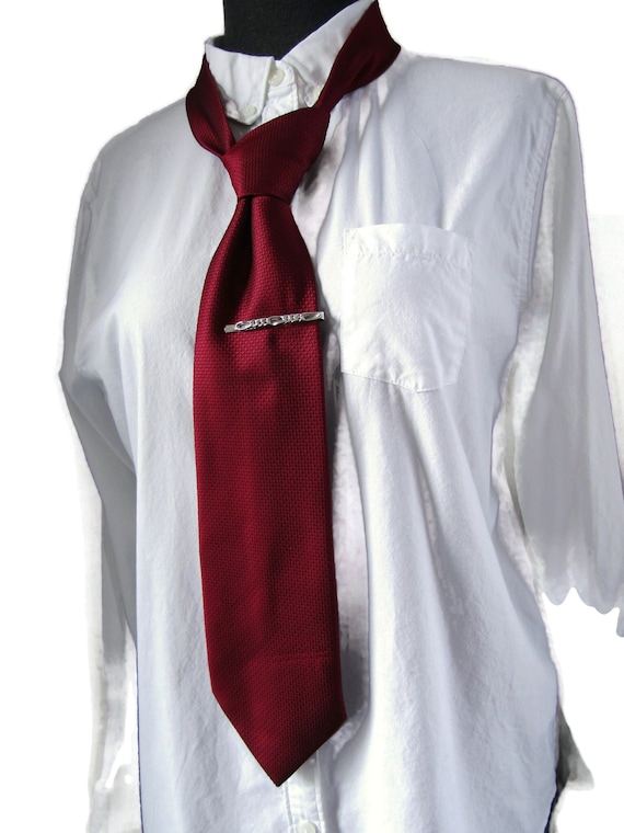 Vintage Red Textured Tie with Silver Chain Link Tie C… - Gem