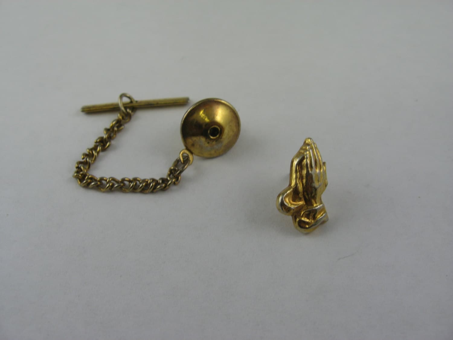 Vintage Men's Tie Tack Lapel Pin Jewelry: Praying Hands Religious Design