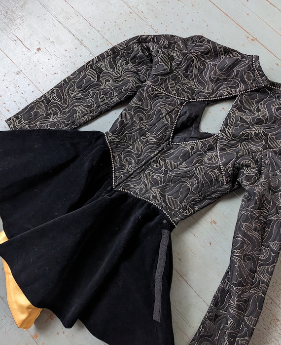 Vintage velvet figure skating costume - Gem
