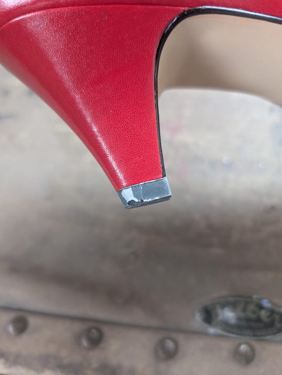 Vintage 80s red leather Connie pump heels - Gem