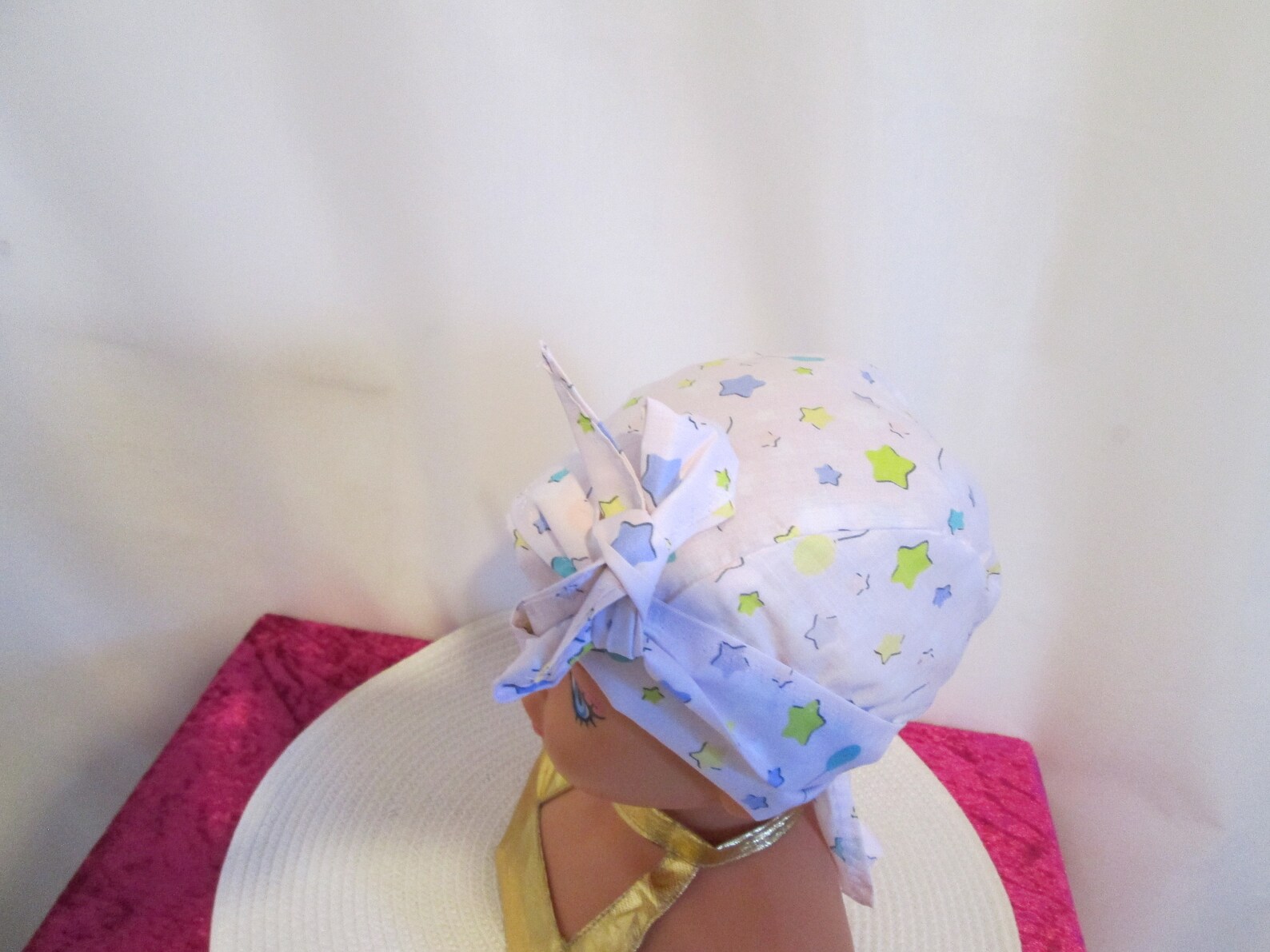 Foulard, turban chimio enfant de couleur blanche avec des étoiles ...