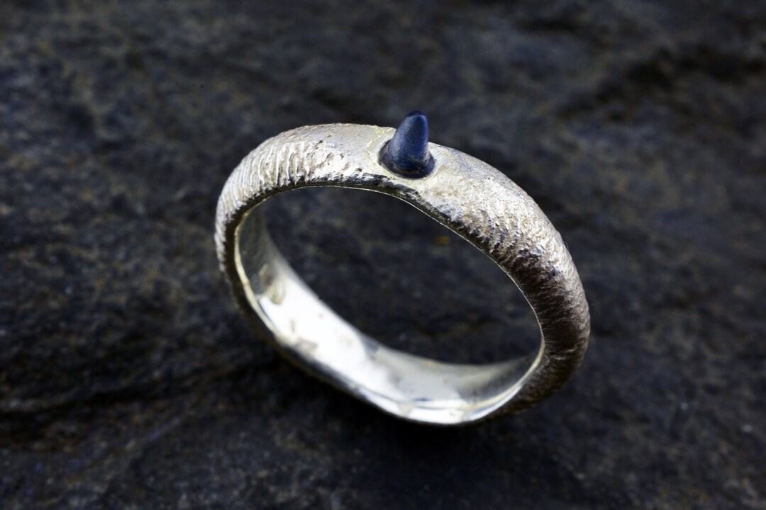 Raw Sapphire Ring Sterling Silver Molten Ring Dogs Tooth Sapphire Ring ...