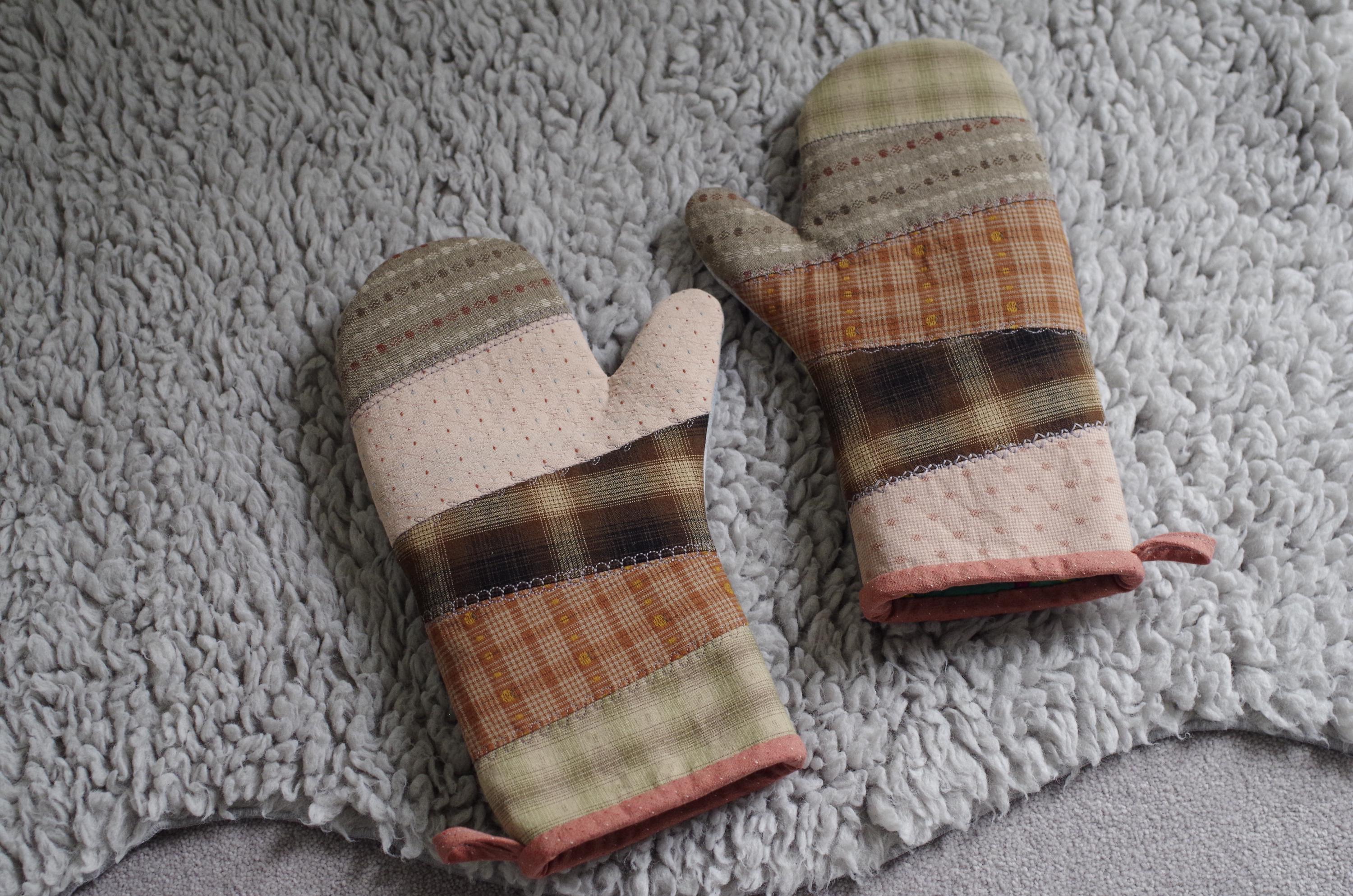 Applique Oven Mittens - Mushroom Village Pattern and Instructions for ...