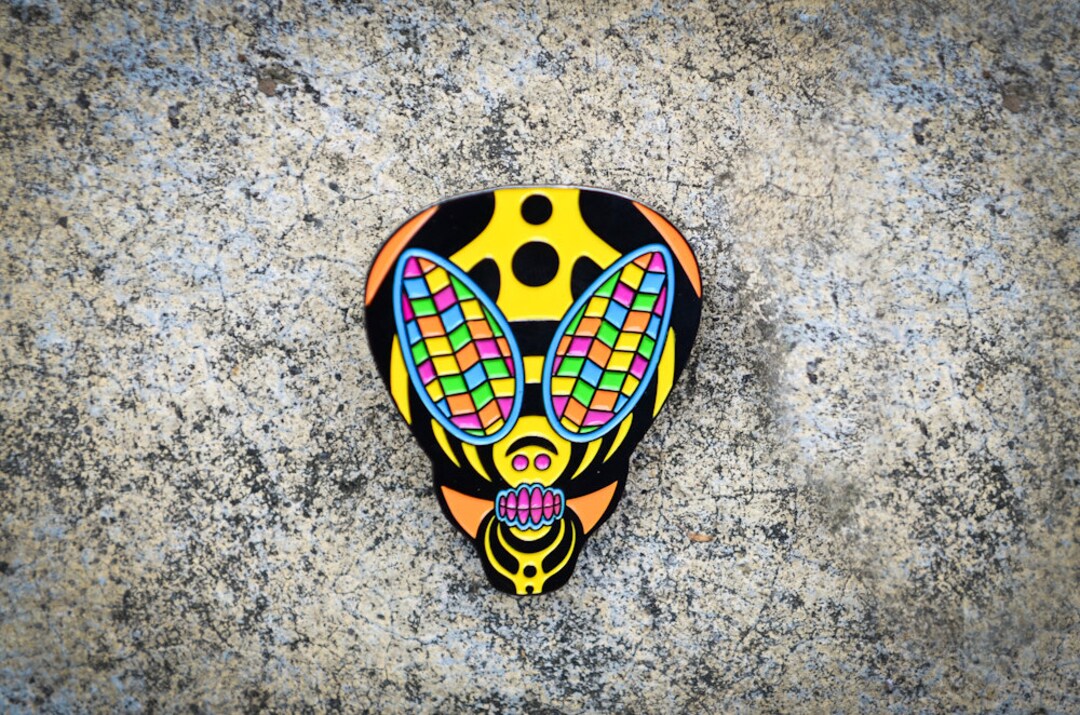 Hornet Alien Head - Pretty Lights Basssnectar - HAT PIN - Etsy