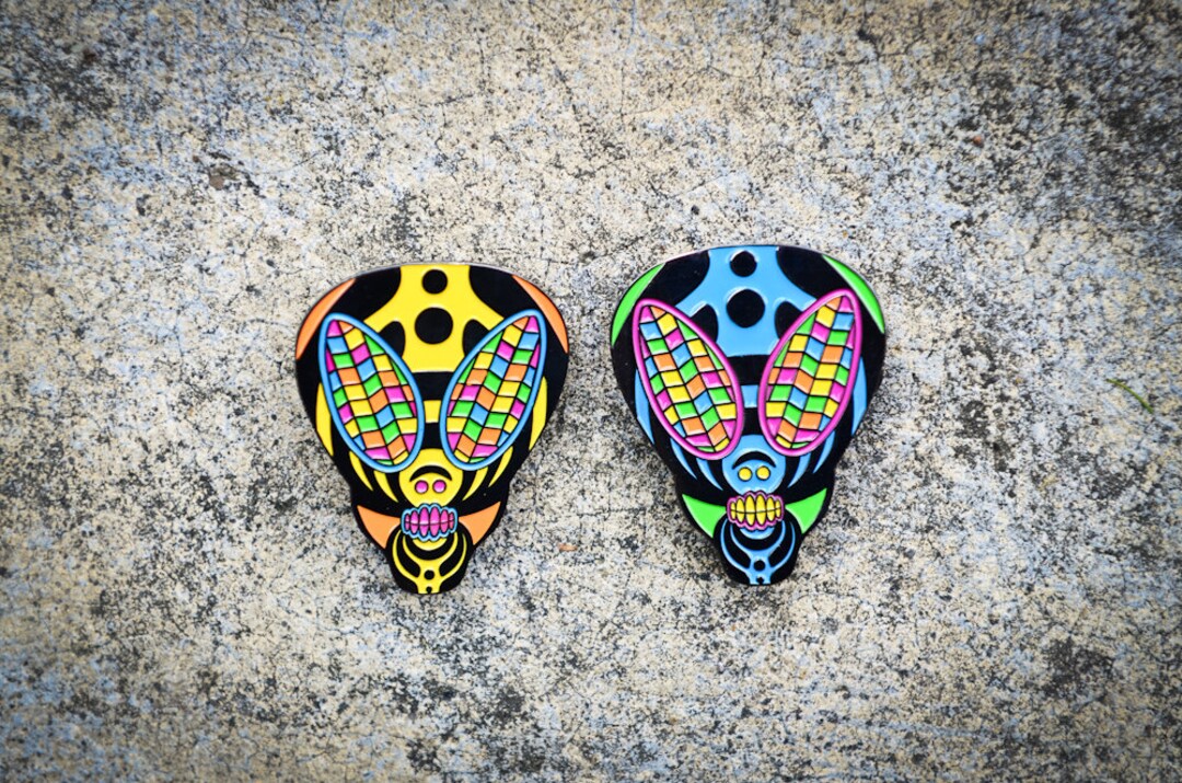 Hornet & Blue Alien Head Pretty Lights Basssnectar HAT PIN - Etsy