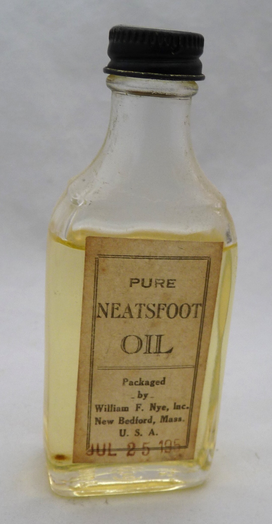 Vintage Neatsfoot Oil Advertising Bottle Nye New Bedord MA 1950's. - Etsy