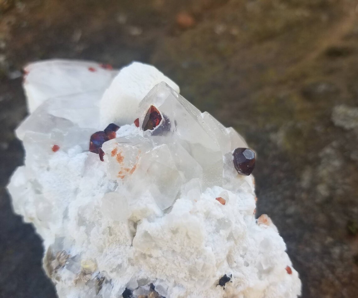 Quartz Cluster with Garnet Inclusions - Etsy 日本