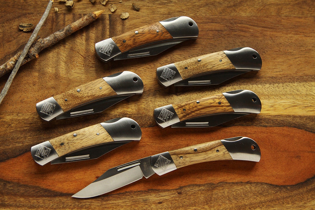 SET OF 9 Engraved Pocket Knives Groomsmen Personalized Knife set-of-9-engraved-pocket-knives-groomsmen-personalized-knife