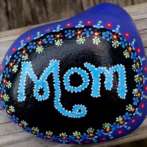 MOM Rocks Hand-painted Beach Rock / Paperweight / Garden Decoration ...