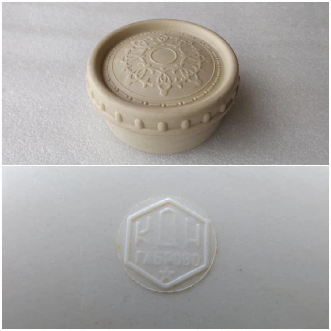 Vintage Plastic Box , Jewelry Box , Art Deco Ornamented Round Box ...