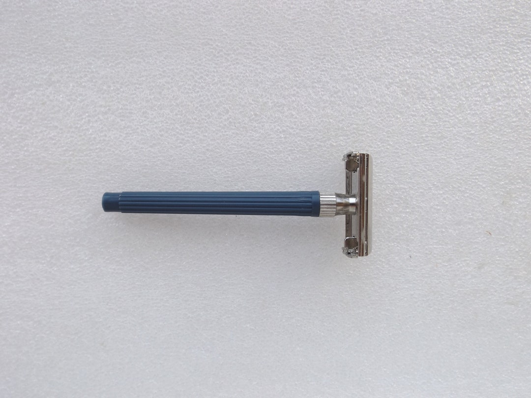 Vintage 1980 Gillette Safety Razors A3 , Made in England , Free ...