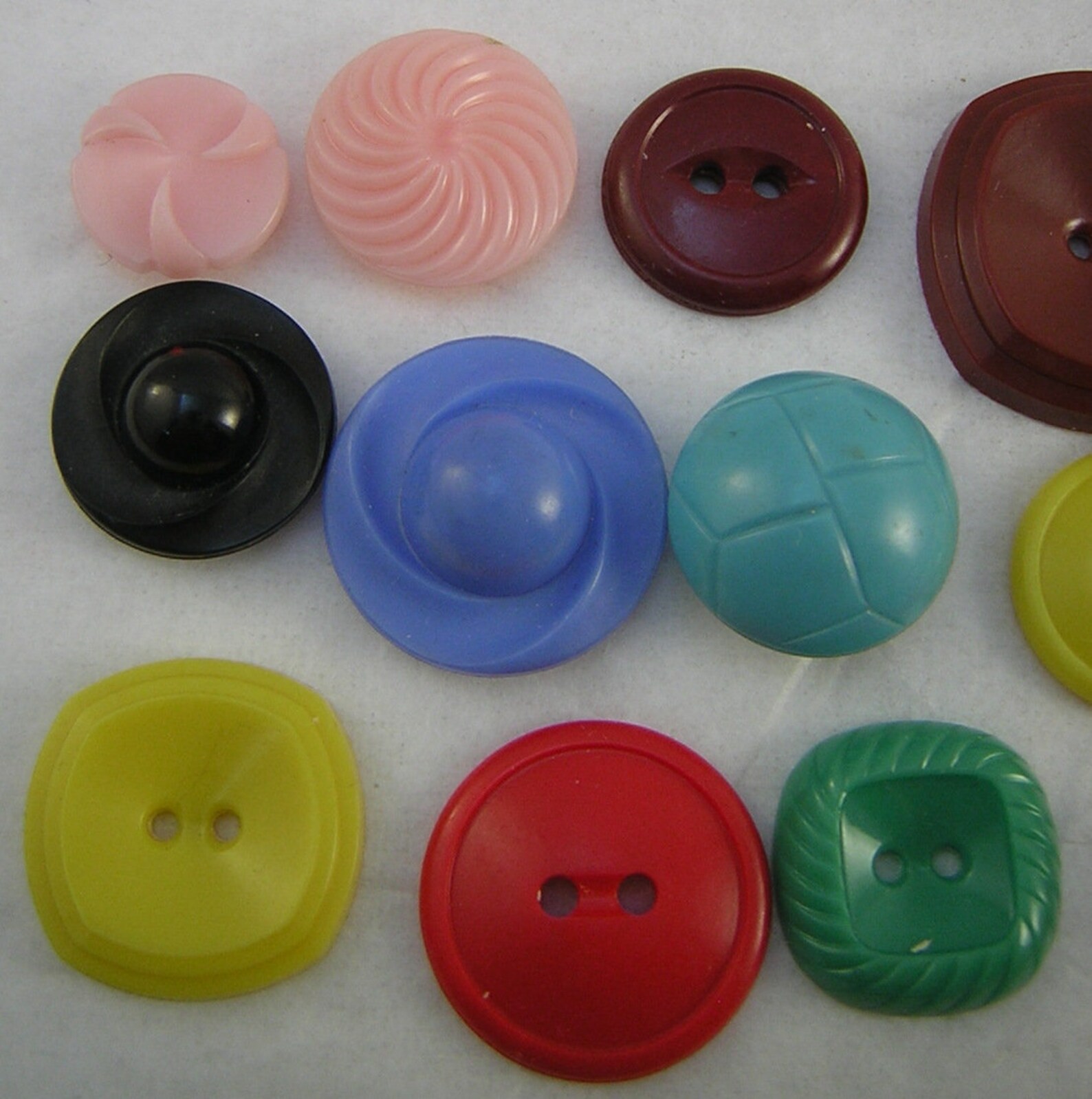 32 Colt Buttons, Colorful, Hour-glass Shanks, Sew-thru, Vintage Amino ...