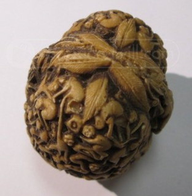 VERY RARE Walnut With Monkeys Exquisitely Detailed Carving One of A ...