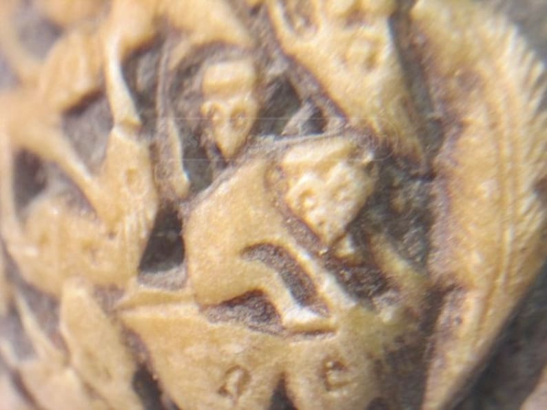 VERY RARE Walnut With Monkeys Exquisitely Detailed Carving One of A ...