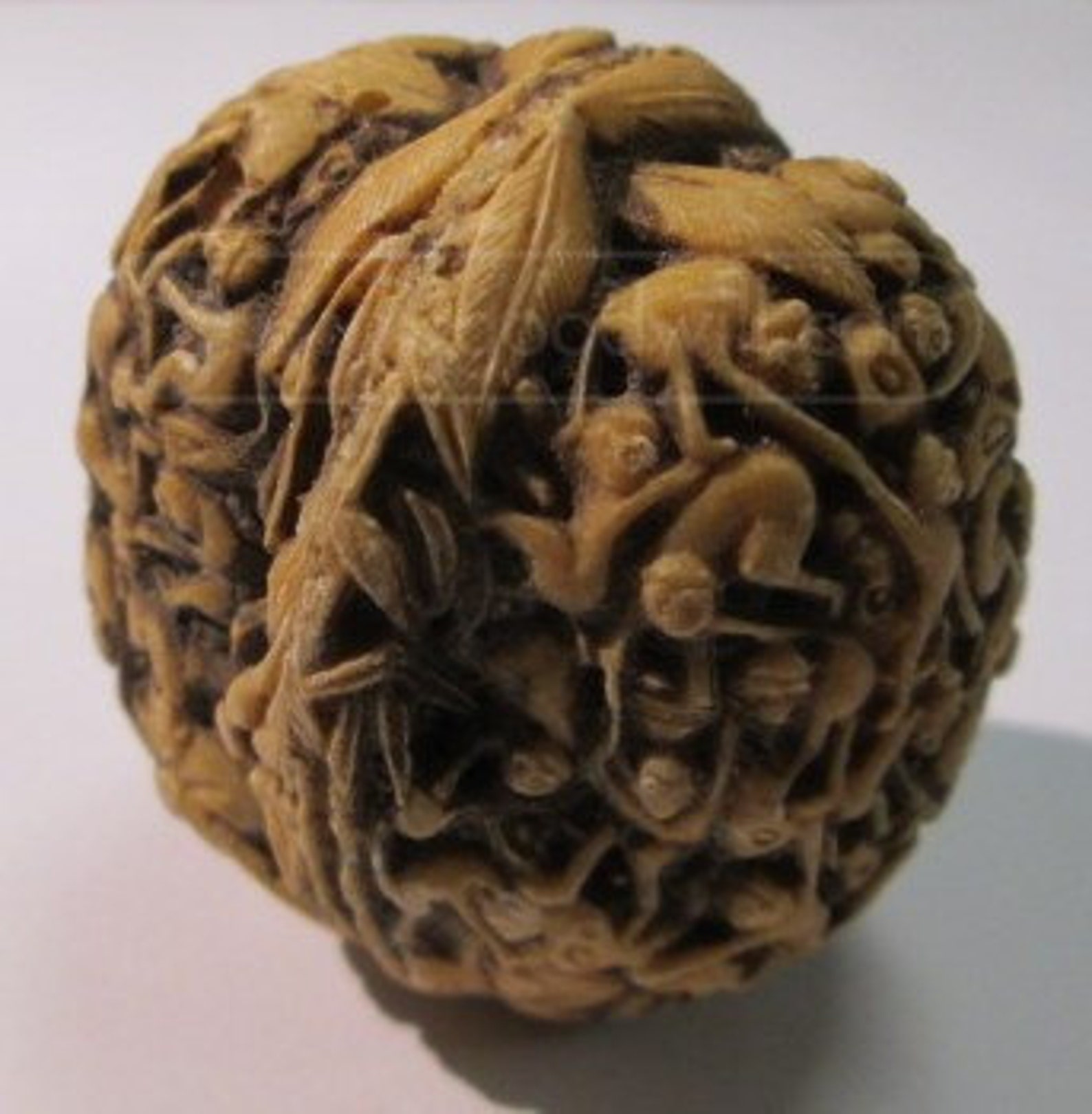 VERY RARE Walnut With Monkeys Exquisitely Detailed Carving One of A ...