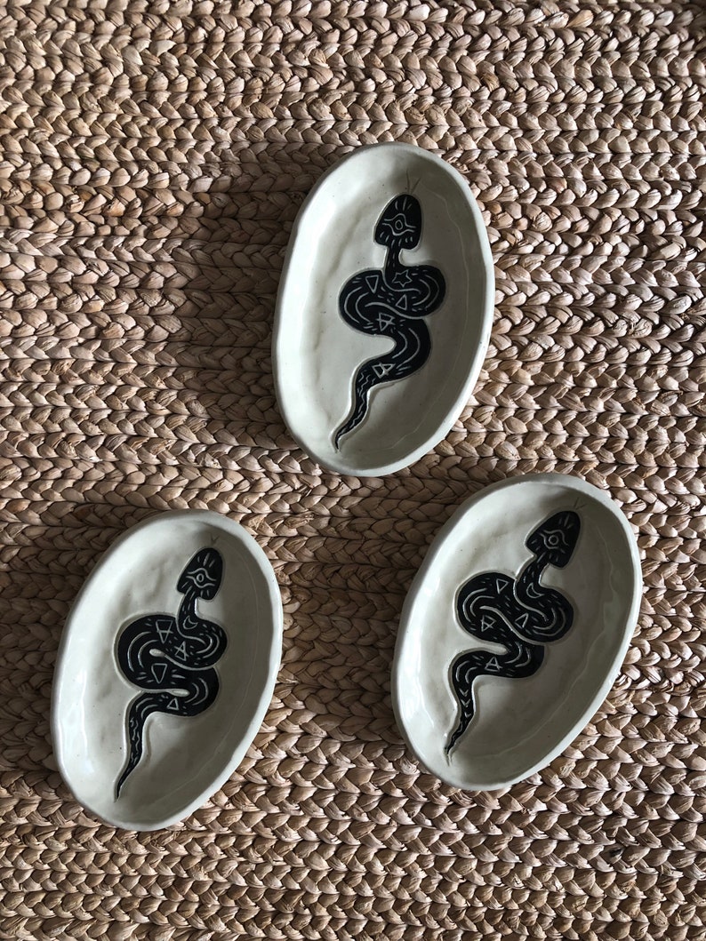 Snake Spirit Tray Black Sgraffito/shiny Glaze White Clay - Etsy