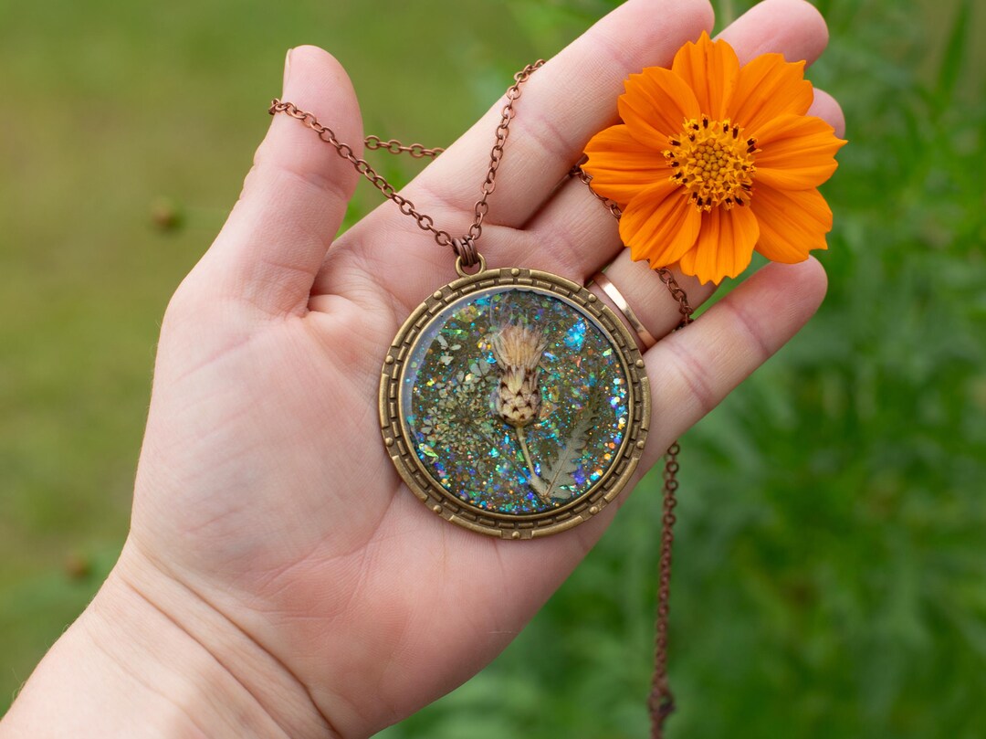 Pressed Wildflower Resin Pendant Necklace - Etsy