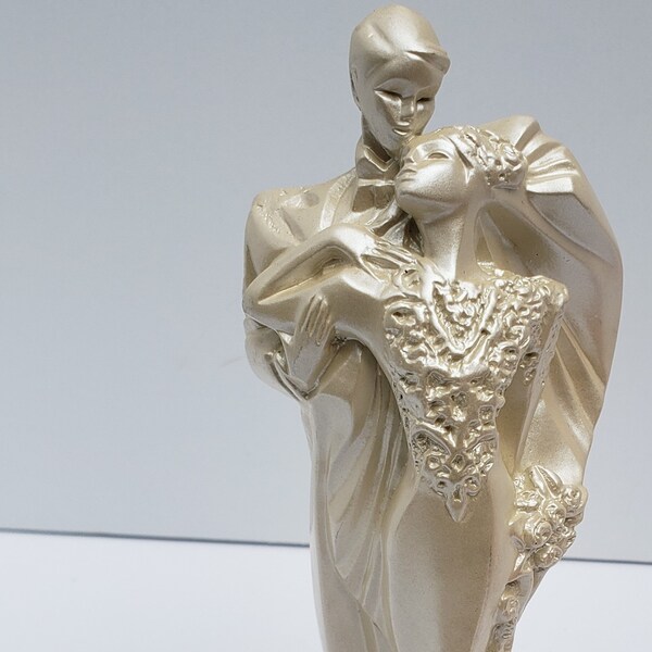 Bride and Groom Statue - Etsy