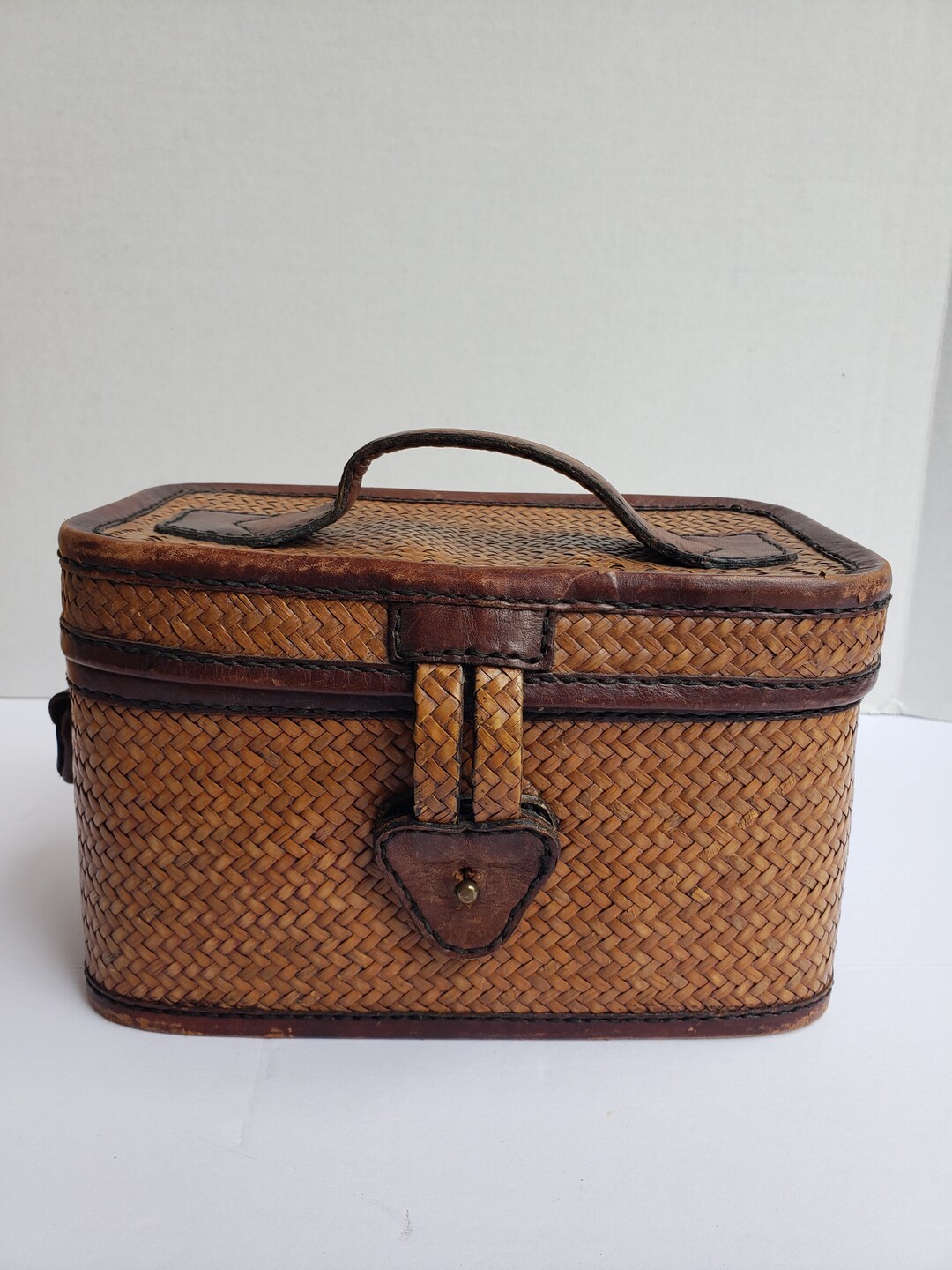 Woven Rattan or Wicker and Leather Case With Mauve Fabric Interior - Etsy