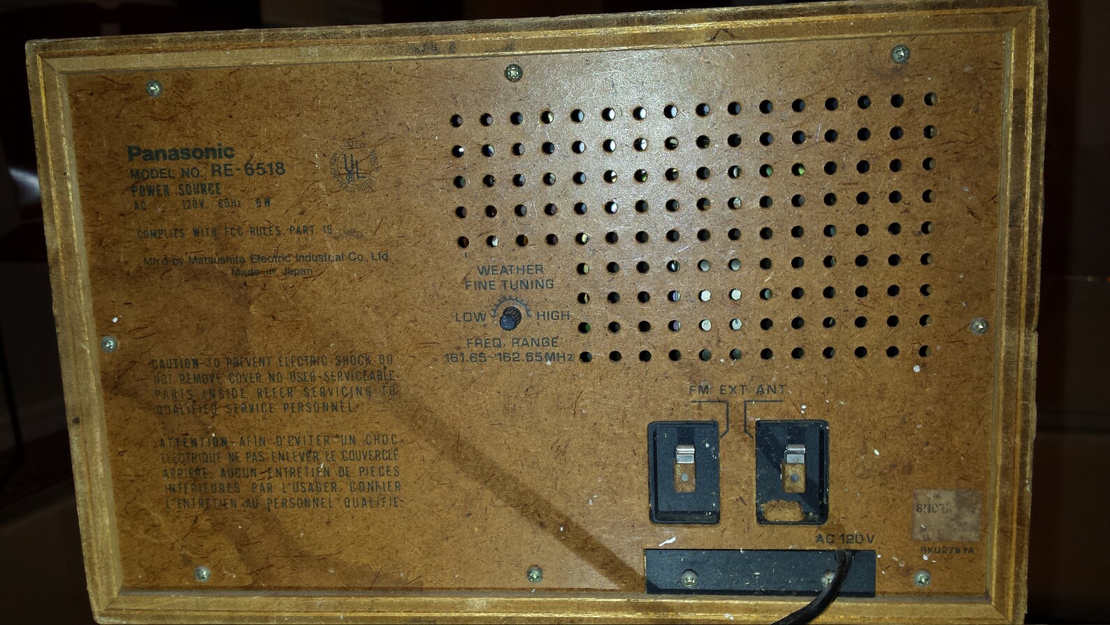 Panasonic RE-6518 Wood Grain Table Top Radio - Turns on - Only Static ...