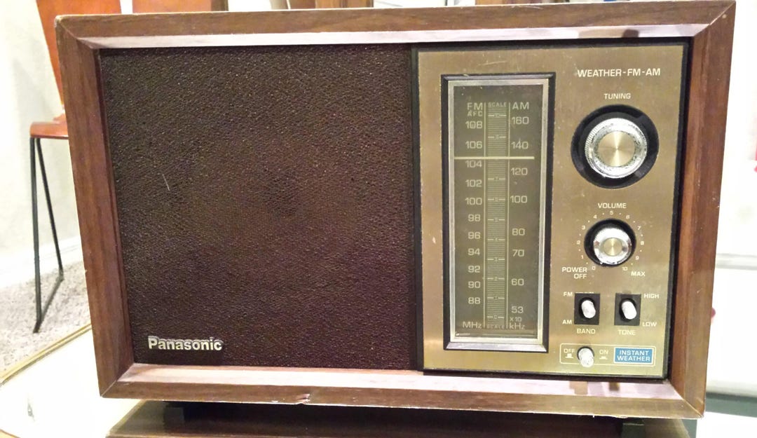 Panasonic RE-6518 Wood Grain Table Top Radio - Turns on - Only Static ...