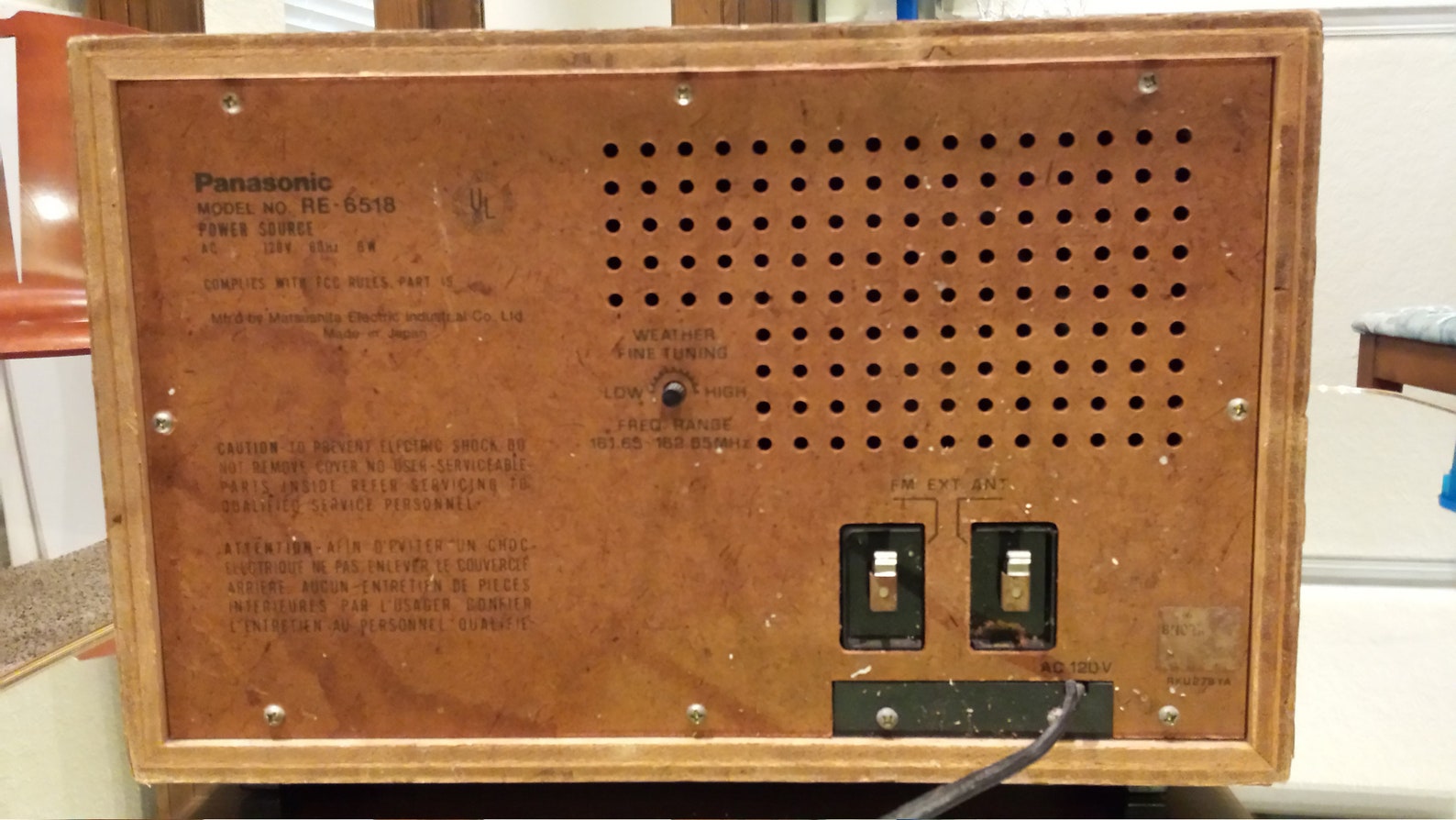 Panasonic RE-6518 Wood Grain Table Top Radio - Turns on - Only Static ...
